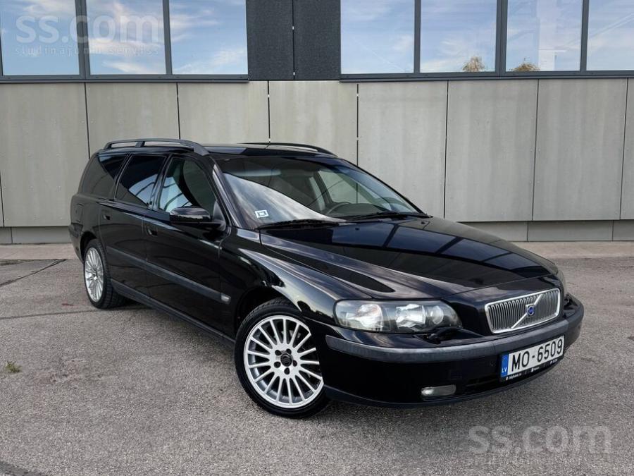 Black Volvo V70 2004 in Riga, with an engine capacity of 2.40 L and mileage of 320 thousand km for 2800 €, photo 1 on AUTOMOTO.COM.LV