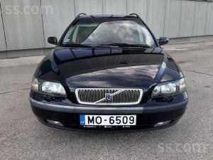 Black Volvo V70 2004 in Riga, with an engine capacity of 2.40 L and mileage of 320 thousand km for 2800 €, photo 2 on AUTOMOTO.COM.LV