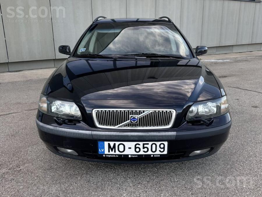 Black Volvo V70 2004 in Riga, with an engine capacity of 2.40 L and mileage of 320 thousand km for 2800 €, photo 2 on AUTOMOTO.COM.LV