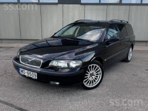 Black Volvo V70 2004 in Riga, with an engine capacity of 2.40 L and mileage of 320 thousand km for 2800 €, photo 3 on AUTOMOTO.COM.LV