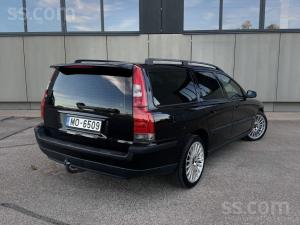 Black Volvo V70 2004 in Riga, with an engine capacity of 2.40 L and mileage of 320 thousand km for 2800 €, photo 4 on AUTOMOTO.COM.LV