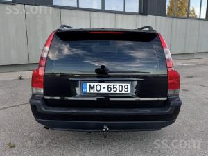 Black Volvo V70 2004 in Riga, with an engine capacity of 2.40 L and mileage of 320 thousand km for 2800 €, photo 5 on AUTOMOTO.COM.LV