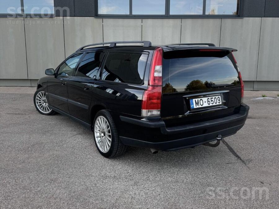 Black Volvo V70 2004 in Riga, with an engine capacity of 2.40 L and mileage of 320 thousand km for 2800 €, photo 6 on AUTOMOTO.COM.LV