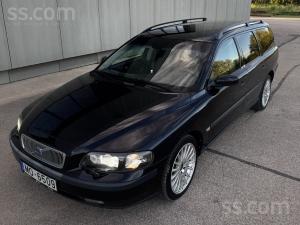 Black Volvo V70 2004 in Riga, with an engine capacity of 2.40 L and mileage of 320 thousand km for 2800 €, photo 9 on AUTOMOTO.COM.LV