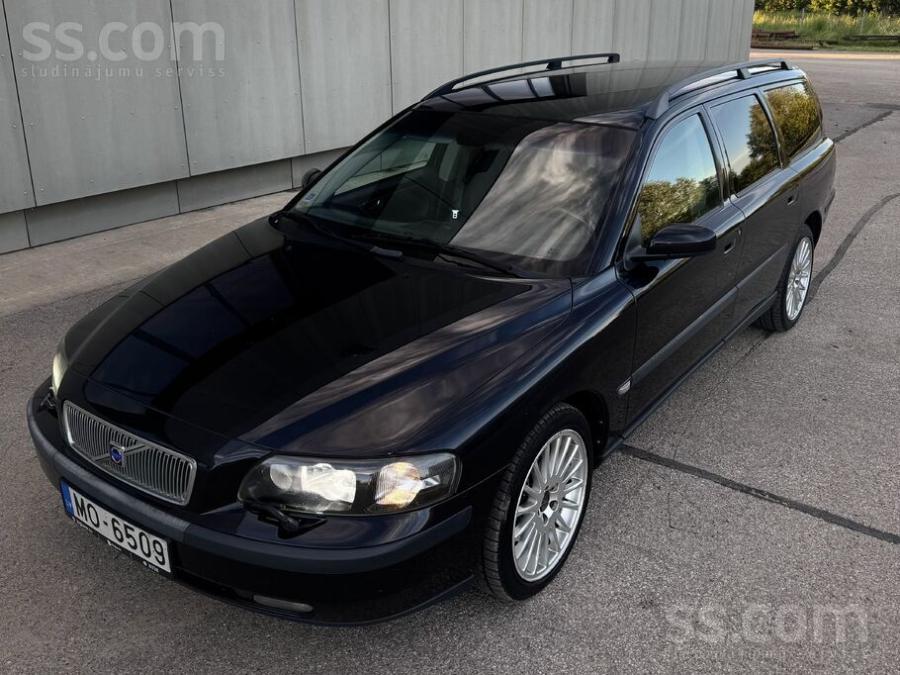 Black Volvo V70 2004 in Riga, with an engine capacity of 2.40 L and mileage of 320 thousand km for 2800 €, photo 9 on AUTOMOTO.COM.LV