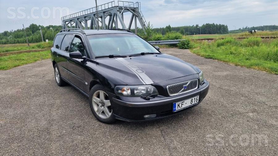 Black Volvo V70 2004 in Bauska, with an engine capacity of 2.40 L and mileage of 316 thousand km for 1490 €, photo 1 on AUTOMOTO.COM.LV