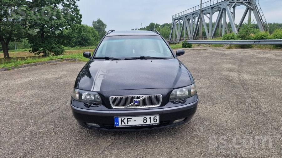 Black Volvo V70 2004 in Bauska, with an engine capacity of 2.40 L and mileage of 316 thousand km for 1490 €, photo 2 on AUTOMOTO.COM.LV