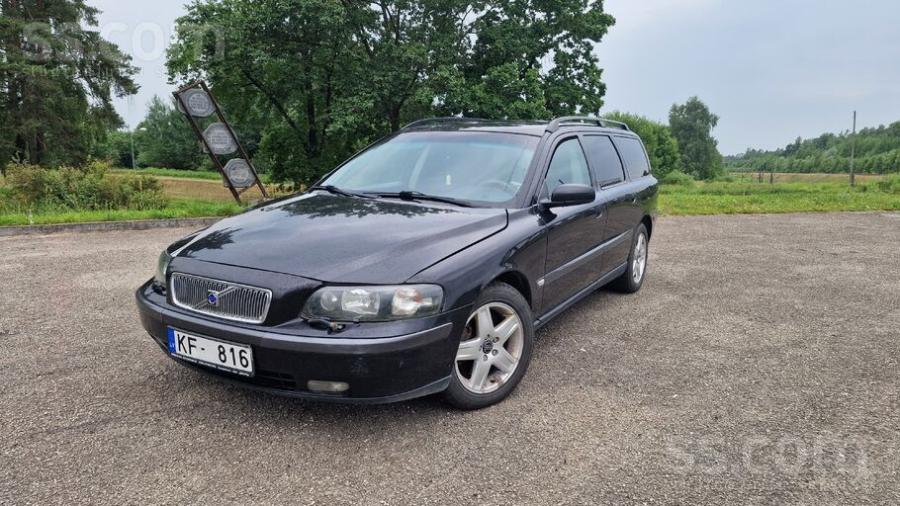 Black Volvo V70 2004 in Bauska, with an engine capacity of 2.40 L and mileage of 316 thousand km for 1490 €, photo 3 on AUTOMOTO.COM.LV