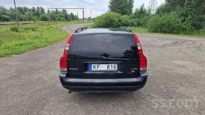 Black Volvo V70 2004 in Bauska, with an engine capacity of 2.40 L and mileage of 316 thousand km for 1490 €, photo 6 on AUTOMOTO.COM.LV