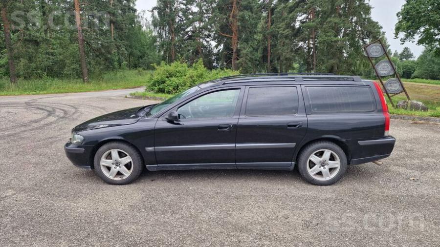 Black Volvo V70 2004 in Bauska, with an engine capacity of 2.40 L and mileage of 316 thousand km for 1490 €, photo 8 on AUTOMOTO.COM.LV