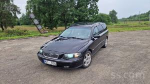 Black Volvo V70 2004 in Bauska, with an engine capacity of 2.40 L and mileage of 316 thousand km for 1490 €, photo 9 on AUTOMOTO.COM.LV