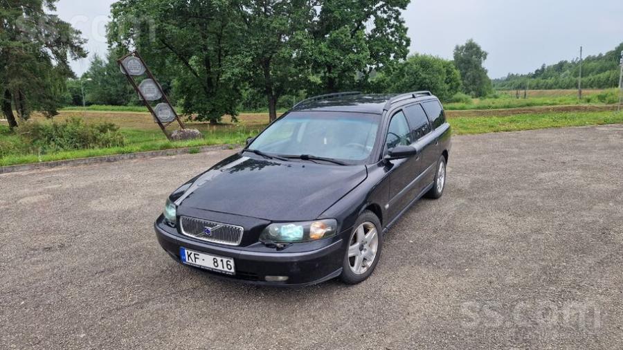 Black Volvo V70 2004 in Bauska, with an engine capacity of 2.40 L and mileage of 316 thousand km for 1490 €, photo 9 on AUTOMOTO.COM.LV