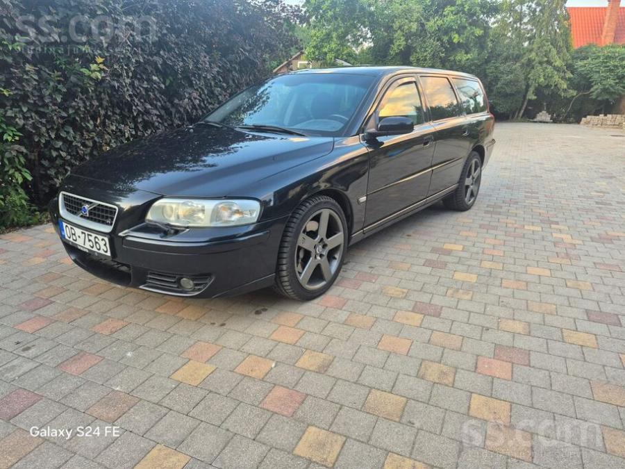 Melns Volvo V70 2004 Rīga, ar dzinēja tilpumu 2.50 L un nobraukumu 178 tūkst. km par 8500 €, foto 1 vietnē AUTOMOTO.COM.LV