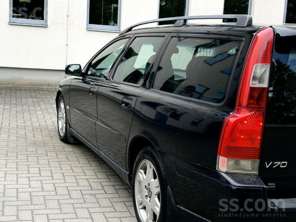 Black Volvo V70 2004 in Riga, with an engine capacity of 2.40 L and mileage of 370 thousand km for 2500 €, photo 11 on AUTOMOTO.COM.LV