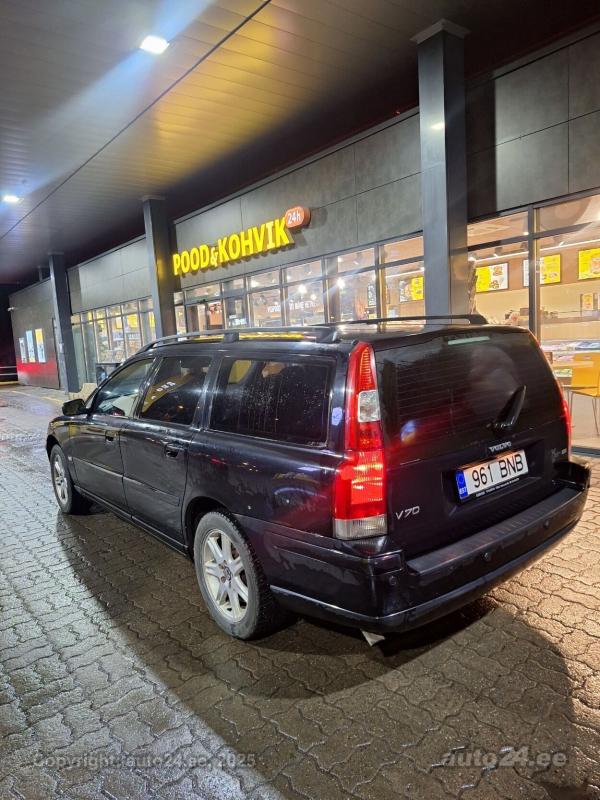 Black Volvo V70 2004 in Tallinn, with an engine capacity of 2.40 L and mileage of 410 thousand km for 2299 €, photo 3 on AUTOMOTO.COM.LV