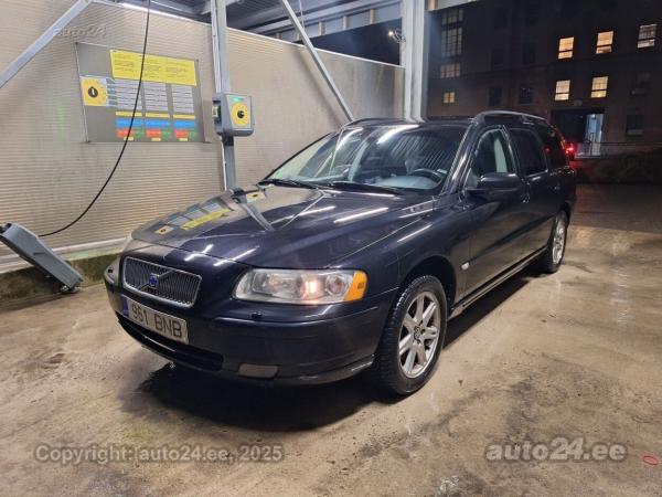Black Volvo V70 2004 in Tallinn, with an engine capacity of 2.40 L and mileage of 410 thousand km for 2299 €, photo 6 on AUTOMOTO.COM.LV