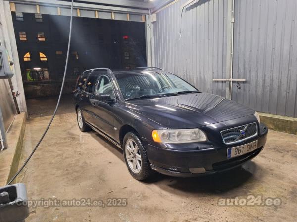 Black Volvo V70 2004 in Tallinn, with an engine capacity of 2.40 L and mileage of 410 thousand km for 2299 €, photo 7 on AUTOMOTO.COM.LV
