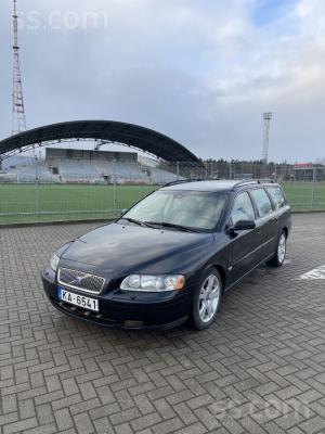 Black Volvo V70 2004 in Valmiera, with an engine capacity of 2.40 L and mileage of 317 thousand km for 1750 €, photo  on AUTOMOTO.COM.LV