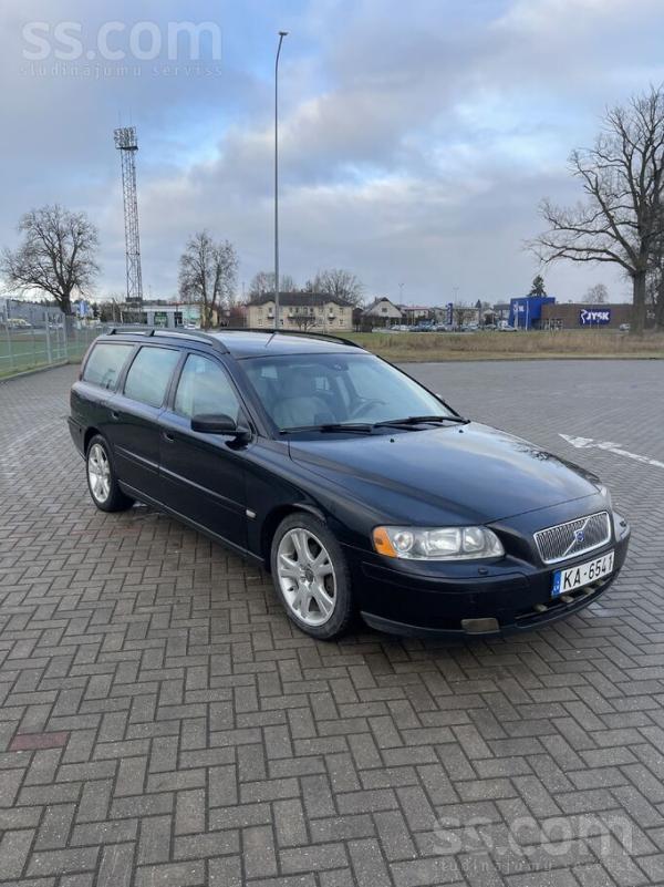 Melns Volvo V70 2004 Valmiera, ar dzinēja tilpumu 2.40 L un nobraukumu 317 tūkst. km par 1750 €, foto 2 vietnē AUTOMOTO.COM.LV