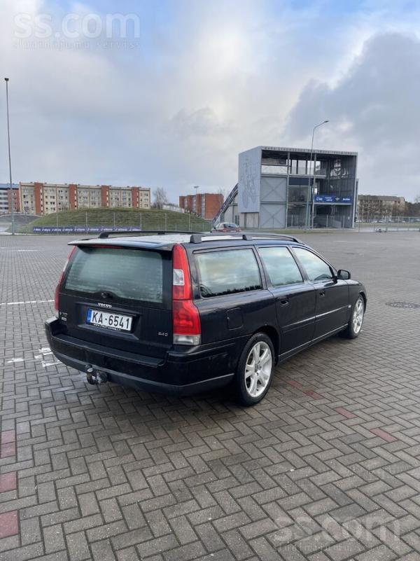 Melns Volvo V70 2004 Valmiera, ar dzinēja tilpumu 2.40 L un nobraukumu 317 tūkst. km par 1750 €, foto 3 vietnē AUTOMOTO.COM.LV