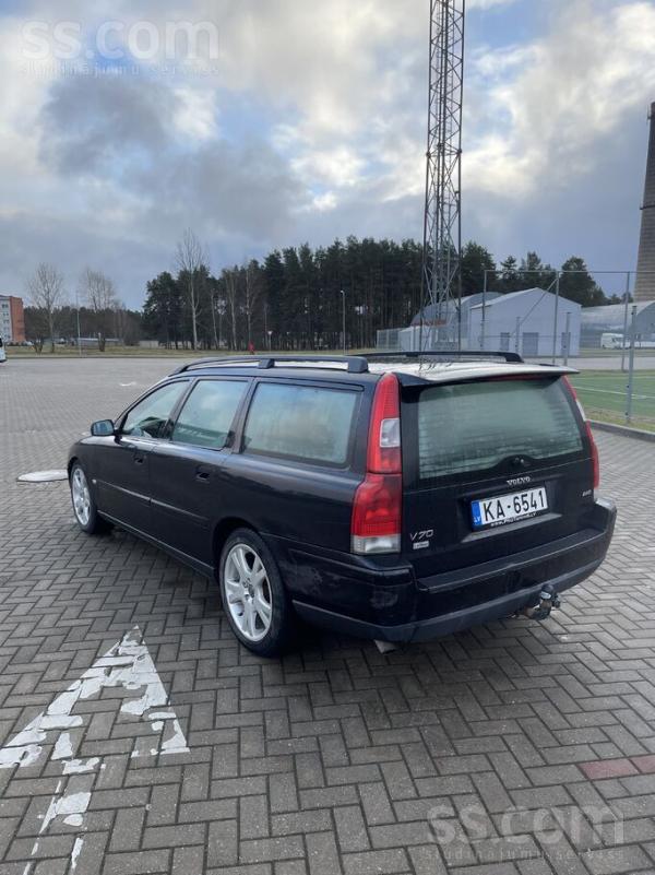Melns Volvo V70 2004 Valmiera, ar dzinēja tilpumu 2.40 L un nobraukumu 317 tūkst. km par 1750 €, foto 4 vietnē AUTOMOTO.COM.LV