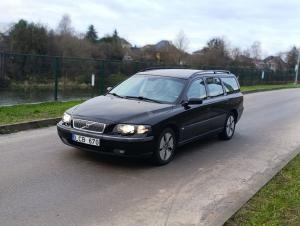 Black Volvo V70 2004 in Kaunas, with an engine capacity of 2.40 L and mileage of 263 thousand km for 799 €, photo 2 on AUTOMOTO.COM.LV