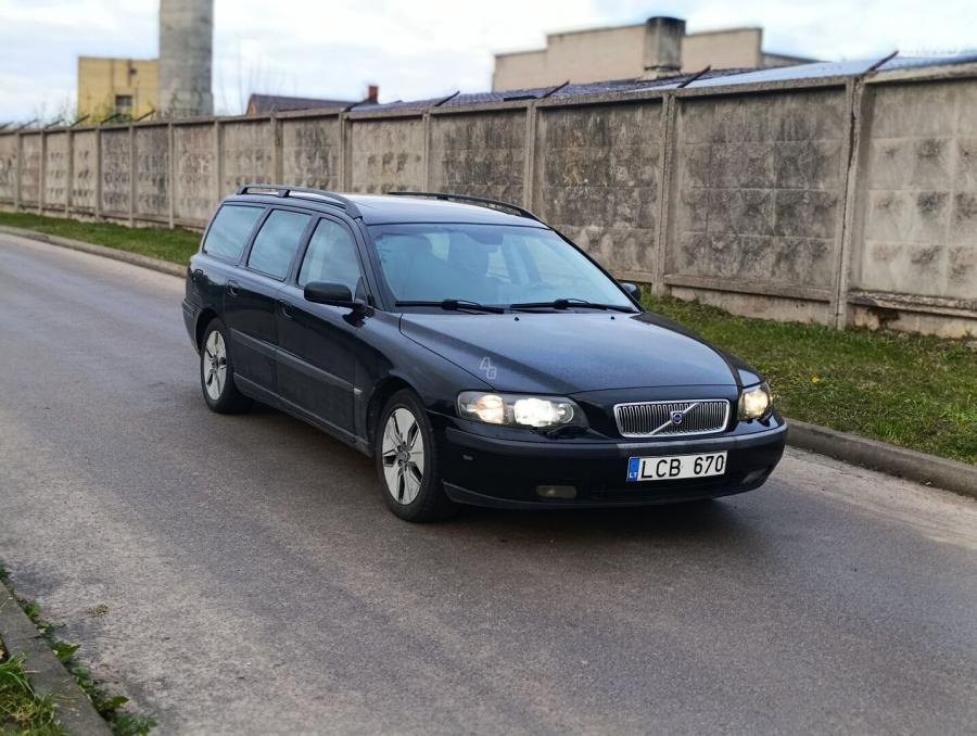 Black Volvo V70 2004 in Kaunas, with an engine capacity of 2.40 L and mileage of 263 thousand km for 799 €, photo 4 on AUTOMOTO.COM.LV