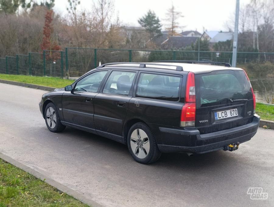 Black Volvo V70 2004 in Kaunas, with an engine capacity of 2.40 L and mileage of 263 thousand km for 799 €, photo 9 on AUTOMOTO.COM.LV
