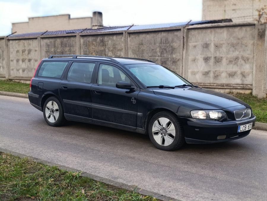 Black Volvo V70 2004 in Kaunas, with an engine capacity of 2.40 L and mileage of 263 thousand km for 799 €, photo 10 on AUTOMOTO.COM.LV