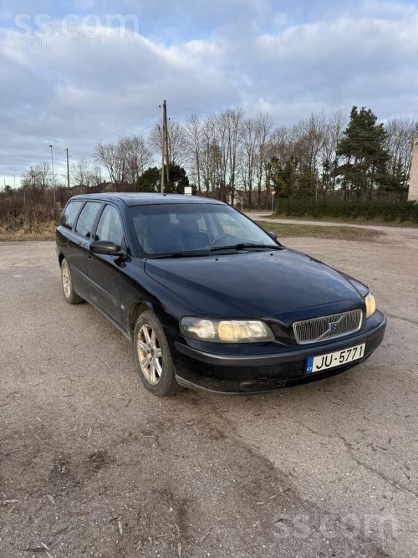Black Volvo V70 2004 in Ogre, with an engine capacity of 2.40 L and mileage of 460 thousand km for 1500 €, photo 3 on AUTOMOTO.COM.LV
