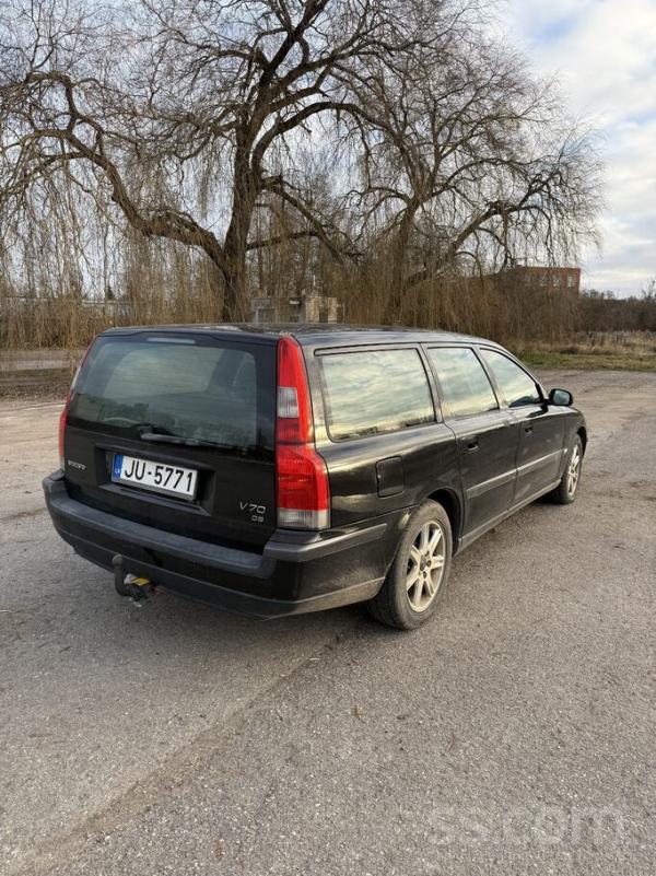 Black Volvo V70 2004 in Ogre, with an engine capacity of 2.40 L and mileage of 460 thousand km for 1500 €, photo 4 on AUTOMOTO.COM.LV