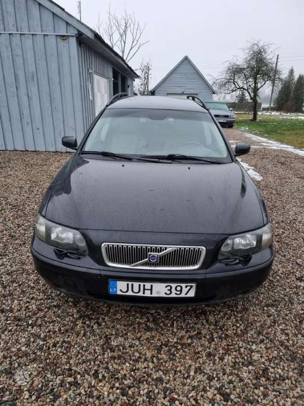 Black Volvo V70 2004 in Ariogala, with an engine capacity of 2.40 L and mileage of 502 thousand km for 2200 €, photo 3 on AUTOMOTO.COM.LV