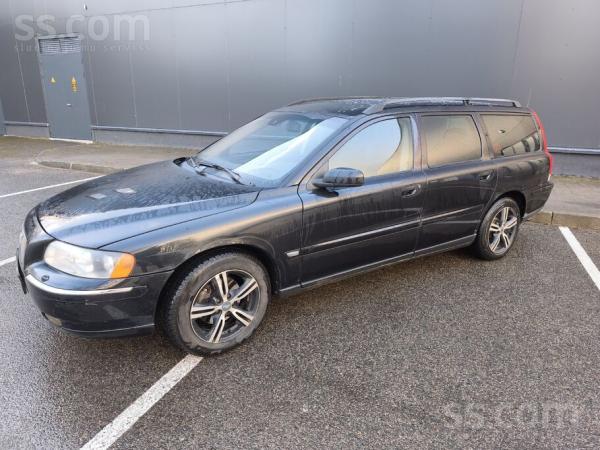 Melns Volvo V70 2004 Rīga, ar dzinēja tilpumu 2.40 L un nobraukumu 0 tūkst. km par 2700 €, foto 1 vietnē AUTOMOTO.COM.LV