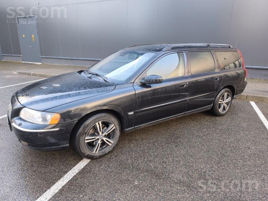 Melns Volvo V70 2004 Rīga, ar dzinēja tilpumu 2.40 L un nobraukumu 0 tūkst. km par 2700 €, foto 1 vietnē AUTOMOTO.COM.LV