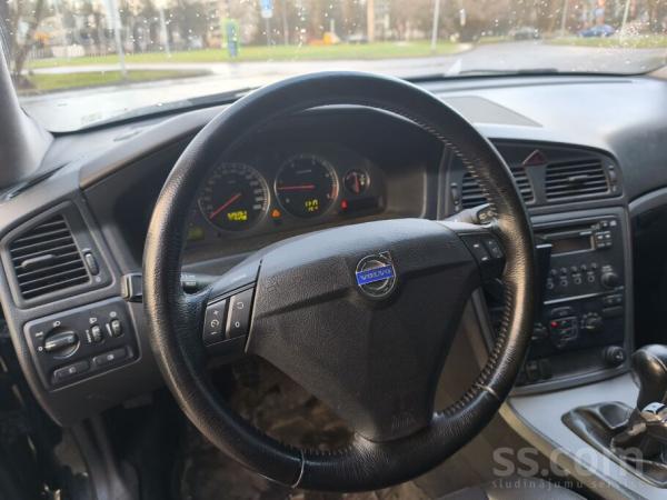 Melns Volvo V70 2004 Rīga, ar dzinēja tilpumu 2.40 L un nobraukumu 0 tūkst. km par 2700 €, foto 5 vietnē AUTOMOTO.COM.LV