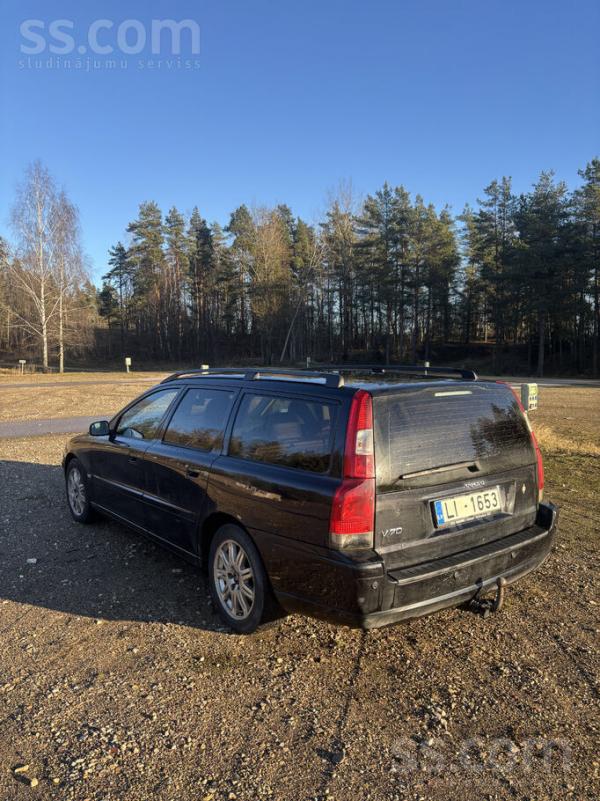 Black Volvo V70 2004 in Madona, with an engine capacity of 2.40 L and mileage of 350 thousand km for 1350 €, photo 1 on AUTOMOTO.COM.LV