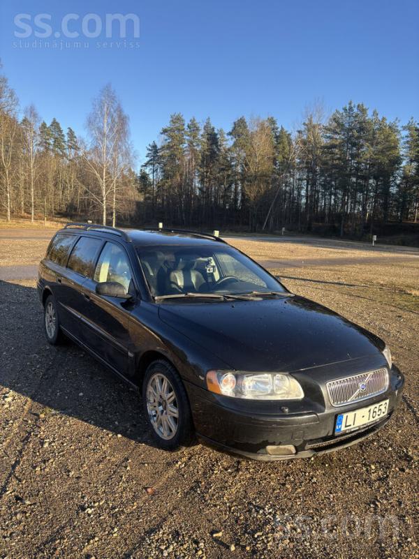 Black Volvo V70 2004 in Madona, with an engine capacity of 2.40 L and mileage of 350 thousand km for 1350 €, photo 2 on AUTOMOTO.COM.LV