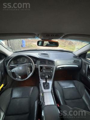 Melns Volvo V70 2004 Madona, ar dzinēja tilpumu 2.40 L un nobraukumu 350 tūkst. km par 1350 €, foto 9 vietnē AUTOMOTO.COM.LV