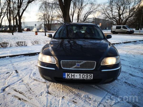 Black Volvo V70 2004 in Riga, with an engine capacity of 2.40 L and mileage of 0 thousand km for 2290 €, photo 1 on AUTOMOTO.COM.LV