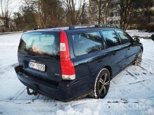 Black Volvo V70 2004 in Riga, with an engine capacity of 2.40 L and mileage of 0 thousand km for 2290 €, photo 3 on AUTOMOTO.COM.LV