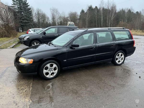 Melns Volvo V70 2004 Viļņa, ar dzinēja tilpumu 2.40 L un nobraukumu 326 tūkst. km par 1700 €, foto 1 vietnē AUTOMOTO.COM.LV