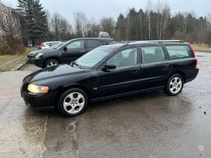 Melns Volvo V70 2004 Viļņa, ar dzinēja tilpumu 2.40 L un nobraukumu 326 tūkst. km par 1700 €, foto  vietnē AUTOMOTO.COM.LV