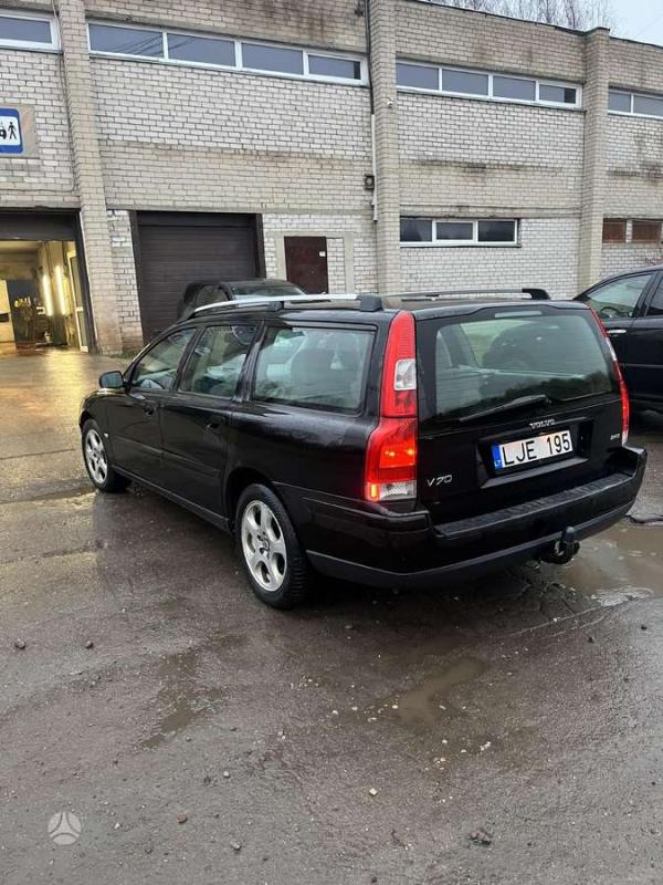 Melns Volvo V70 2004 Viļņa, ar dzinēja tilpumu 2.40 L un nobraukumu 326 tūkst. km par 1700 €, foto 2 vietnē AUTOMOTO.COM.LV