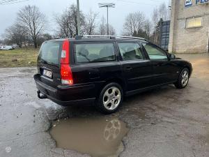 Melns Volvo V70 2004 Viļņa, ar dzinēja tilpumu 2.40 L un nobraukumu 326 tūkst. km par 1700 €, foto 3 vietnē AUTOMOTO.COM.LV
