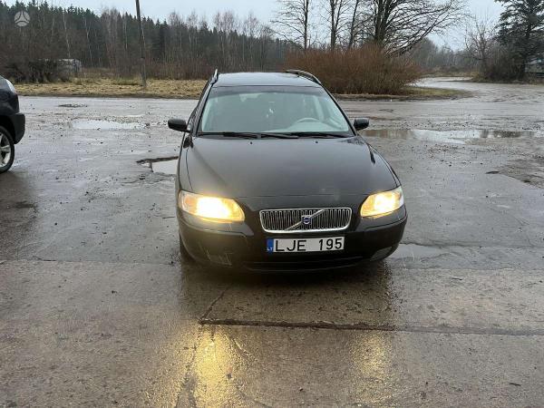 Melns Volvo V70 2004 Viļņa, ar dzinēja tilpumu 2.40 L un nobraukumu 326 tūkst. km par 1700 €, foto 6 vietnē AUTOMOTO.COM.LV