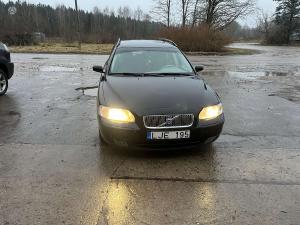 Melns Volvo V70 2004 Viļņa, ar dzinēja tilpumu 2.40 L un nobraukumu 326 tūkst. km par 1700 €, foto 6 vietnē AUTOMOTO.COM.LV