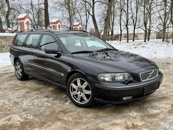 Melns Volvo V70 2004 Viļņa, ar dzinēja tilpumu 2.40 L un nobraukumu 285 tūkst. km par 1850 €, foto 1 vietnē AUTOMOTO.COM.LV