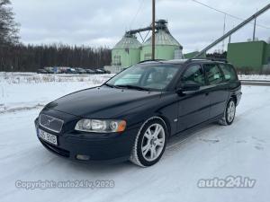 Melns Volvo V70 2004 Pērnava, ar dzinēja tilpumu 2.40 L un nobraukumu 318 tūkst. km par 3490 €, foto  vietnē AUTOMOTO.COM.LV