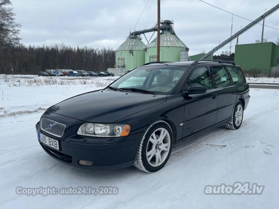 Melns Volvo V70 2004 Pērnava, ar dzinēja tilpumu 2.40 L un nobraukumu 318 tūkst. km par 3490 €, foto 1 vietnē AUTOMOTO.COM.LV