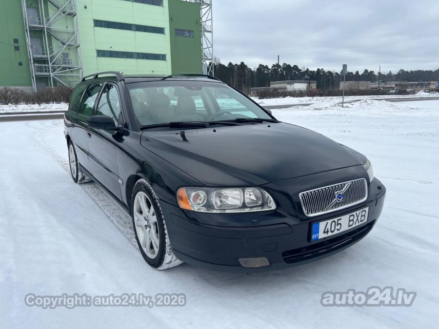 Melns Volvo V70 2004 Pērnava, ar dzinēja tilpumu 2.40 L un nobraukumu 318 tūkst. km par 3490 €, foto 2 vietnē AUTOMOTO.COM.LV